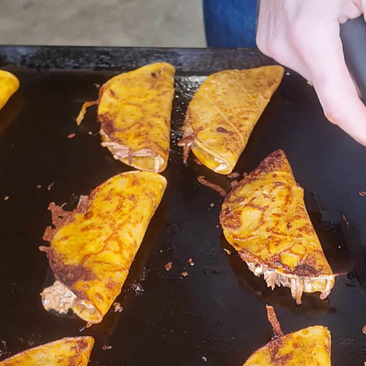 Easy Blackstone Birria Tacos: Beginner-Friendly Recipe! - Blackstone ...