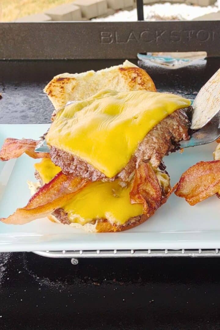 How To Make Smash Burgers On a Blackstone Griddle - Blackstone Griddle 101